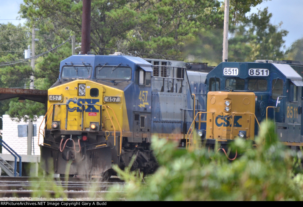 CSX CW44AC 457 AND SD50-2 8511